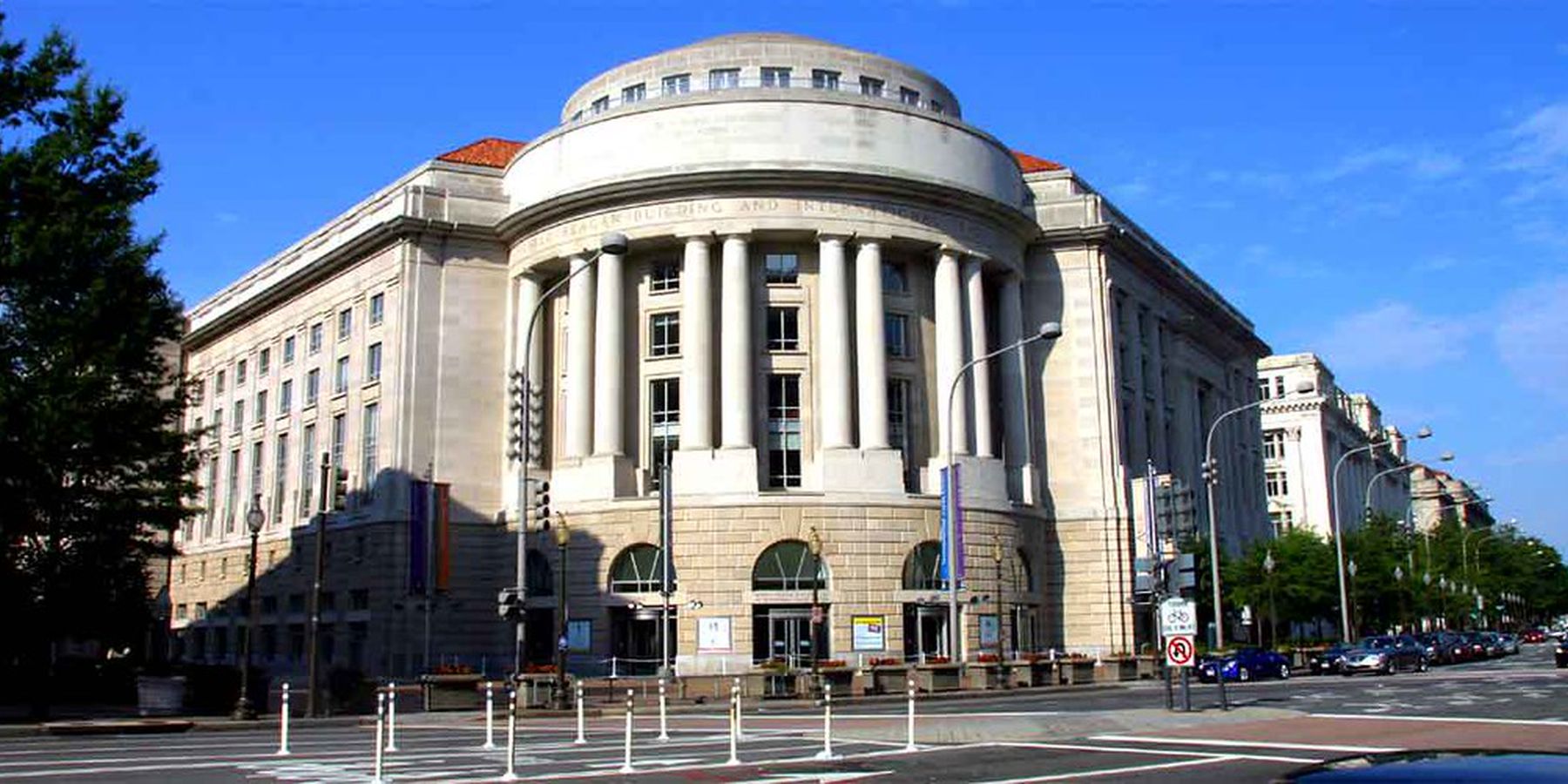 Bezoek Ronald Reagan Building | Doets Reizen